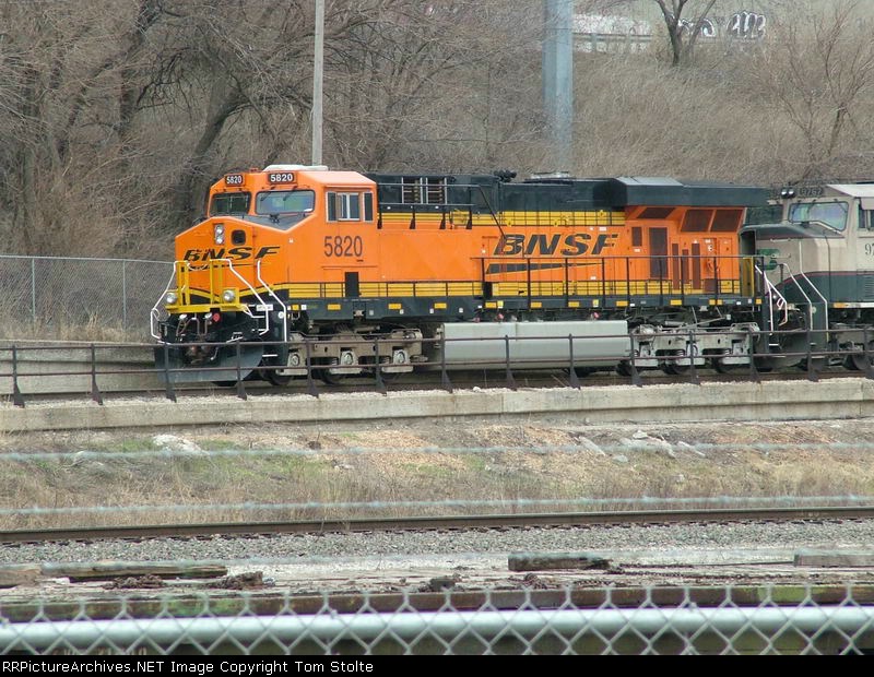 BNSF 5820